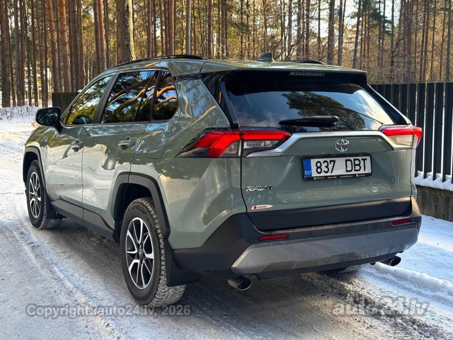 Zaļš Toyota RAV4 2019 Tallina, ar dzinēja tilpumu 2.00 L un nobraukumu 107 tūkst. km par 22500 €, foto 1 vietnē AUTOMOTO.COM.LV