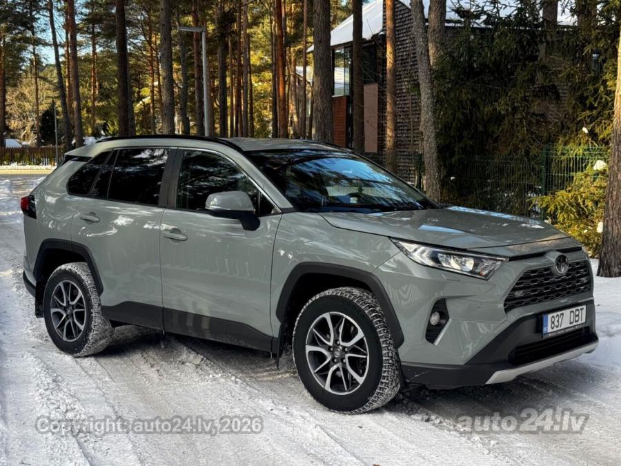 Green Toyota RAV4 2019 in Tallinn, with an engine capacity of 2.00 L and mileage of 107 thousand km for 22500 €, photo 3 on AUTOMOTO.COM.LV