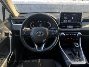 Green Toyota RAV4 2019 in Tallinn, with an engine capacity of 2.00 L and mileage of 107 thousand km for 22500 €, photo 7 on AUTOMOTO.COM.LV