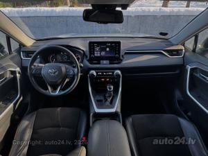 Green Toyota RAV4 2019 in Tallinn, with an engine capacity of 2.00 L and mileage of 107 thousand km for 22500 €, photo 8 on AUTOMOTO.COM.LV