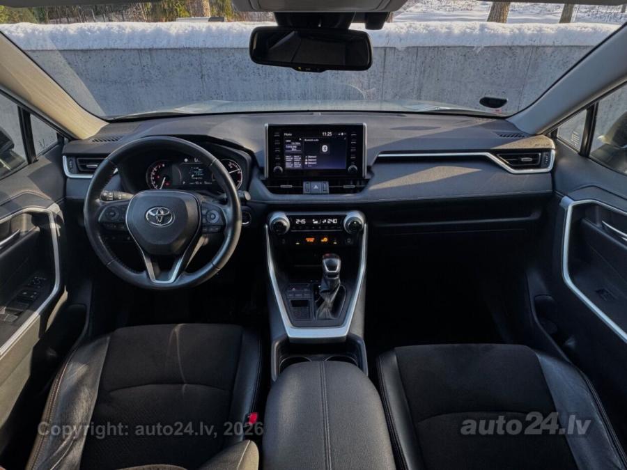 Green Toyota RAV4 2019 in Tallinn, with an engine capacity of 2.00 L and mileage of 107 thousand km for 22500 €, photo 8 on AUTOMOTO.COM.LV