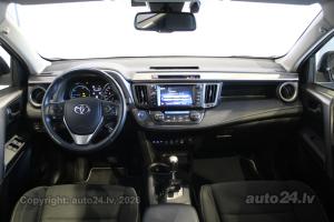Green Toyota RAV4 2019 in Tallinn, with an engine capacity of 2.50 L and mileage of 118 thousand km for 19990 €, photo 9 on AUTOMOTO.COM.LV