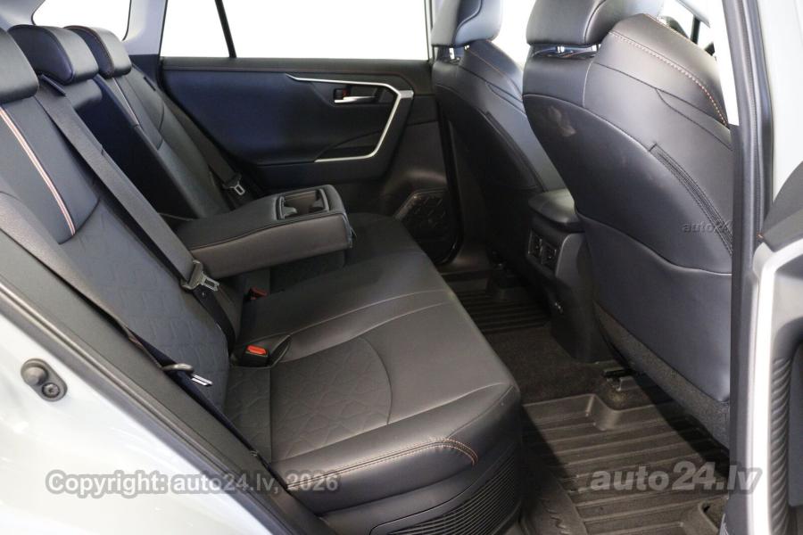 Zaļš Toyota RAV4 2023 Tallina, ar dzinēja tilpumu 2.49 L un nobraukumu 34 tūkst. km par 37500 €, foto 8 vietnē AUTOMOTO.COM.LV