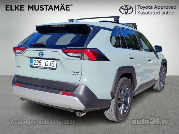 Green Toyota RAV4 2023 in Tallinn, with an engine capacity of 2.49 L and mileage of 74 thousand km for 36995 €, photo 3 on AUTOMOTO.COM.LV