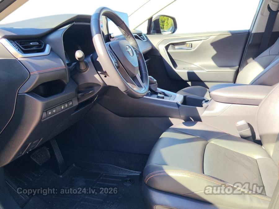 Green Toyota RAV4 2023 in Tallinn, with an engine capacity of 2.49 L and mileage of 74 thousand km for 36995 €, photo 12 on AUTOMOTO.COM.LV