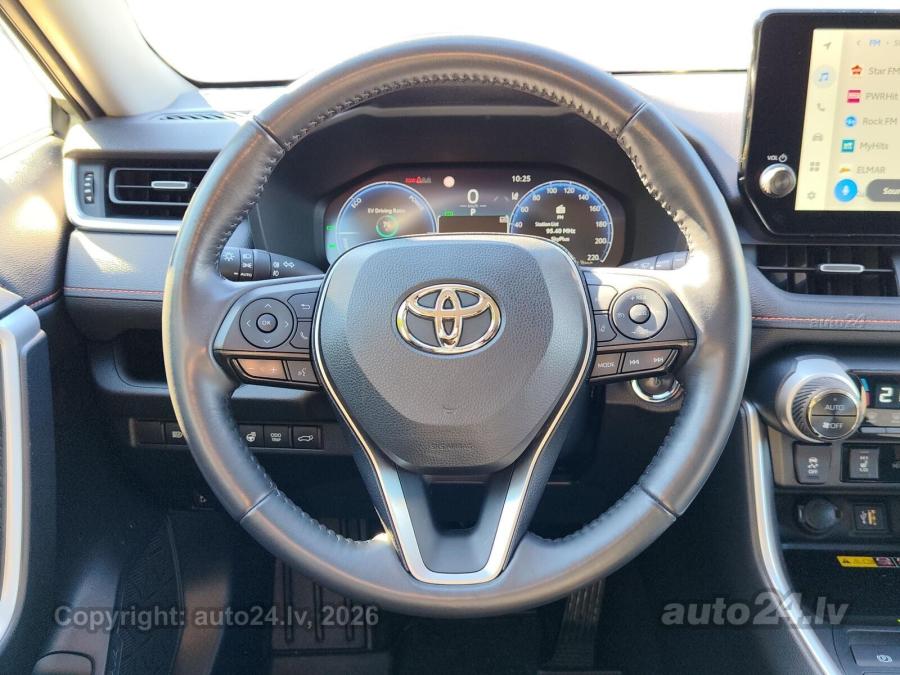 Green Toyota RAV4 2023 in Tallinn, with an engine capacity of 2.49 L and mileage of 74 thousand km for 36995 €, photo 13 on AUTOMOTO.COM.LV
