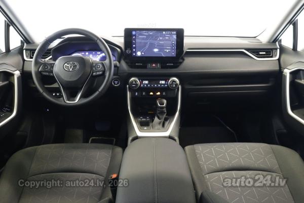 Green Toyota RAV4 2025 in Tallinn, with an engine capacity of 2.49 L and mileage of 19 thousand km for 38900 €, photo 8 on AUTOMOTO.COM.LV