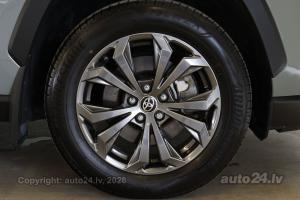 Zaļš Toyota RAV4 2025 Tallina, ar dzinēja tilpumu 2.49 L un nobraukumu 19 tūkst. km par 38900 €, foto 16 vietnē AUTOMOTO.COM.LV