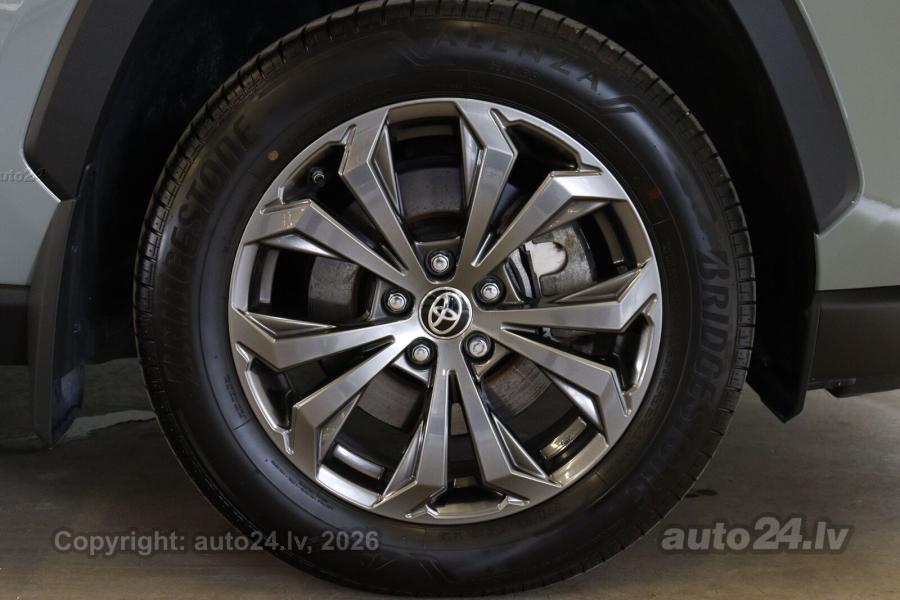 Zaļš Toyota RAV4 2025 Tallina, ar dzinēja tilpumu 2.49 L un nobraukumu 19 tūkst. km par 38900 €, foto 16 vietnē AUTOMOTO.COM.LV