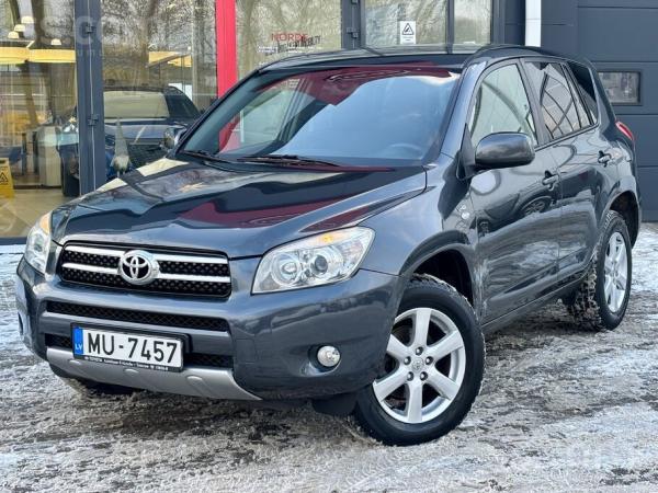 Grey Toyota RAV4 2007 in Riga, with an engine capacity of 2.20 L and mileage of 227 thousand km for 4280 €, photo 1 on AUTOMOTO.COM.LV
