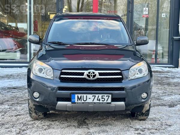 Grey Toyota RAV4 2007 in Riga, with an engine capacity of 2.20 L and mileage of 227 thousand km for 4280 €, photo 2 on AUTOMOTO.COM.LV