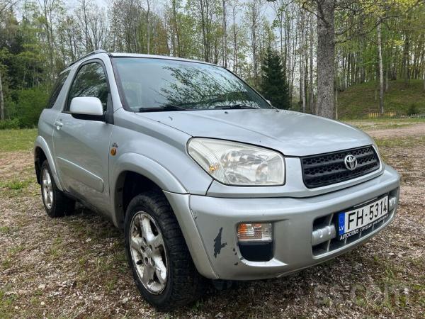 Grey Toyota RAV4 2001 in Cesis, with an engine capacity of 2.00 L and mileage of 273 thousand km for 1000 €, photo 1 on AUTOMOTO.COM.LV