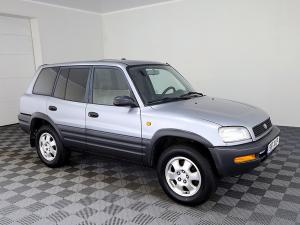 Grey Toyota RAV4 1996 in Tallinn, with an engine capacity of 2.00 L and mileage of 464 thousand km for 1499 €, photo  on AUTOMOTO.COM.LV