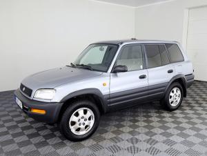 Grey Toyota RAV4 1996 in Tallinn, with an engine capacity of 2.00 L and mileage of 464 thousand km for 1499 €, photo 3 on AUTOMOTO.COM.LV