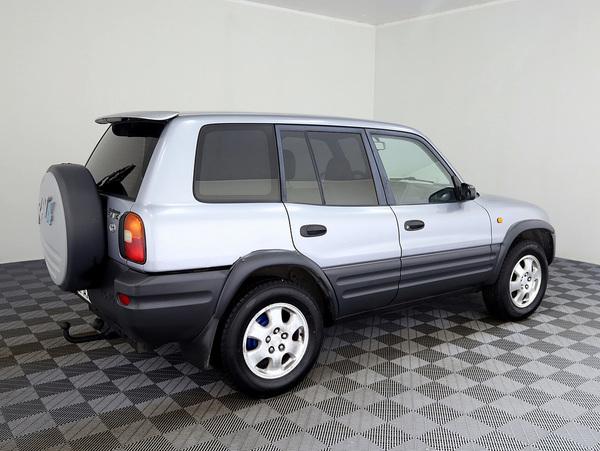 Grey Toyota RAV4 1996 in Tallinn, with an engine capacity of 2.00 L and mileage of 464 thousand km for 1499 €, photo 3 on AUTOMOTO.COM.LV