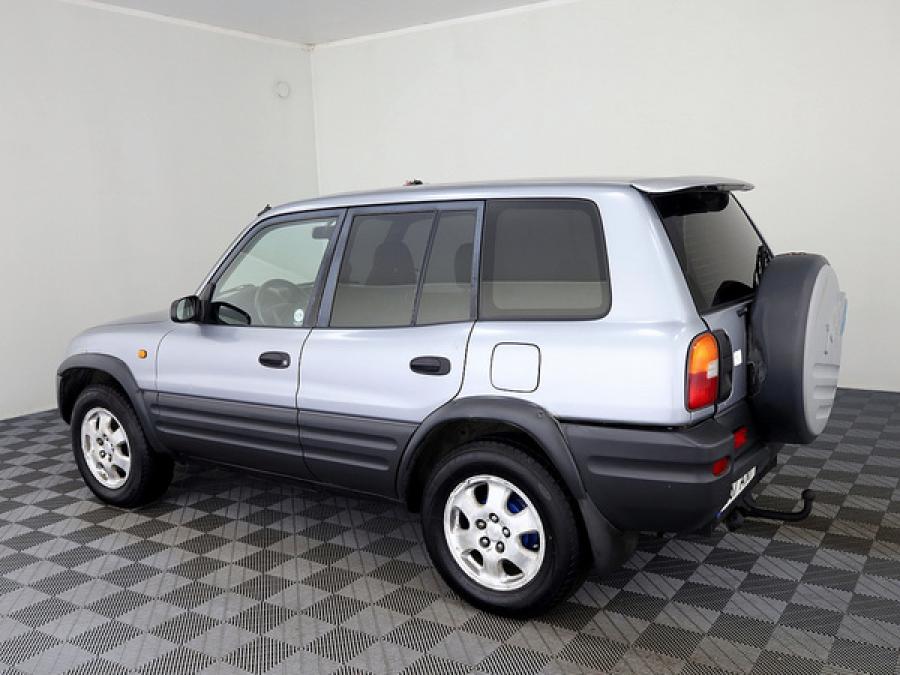 Grey Toyota RAV4 1996 in Tallinn, with an engine capacity of 2.00 L and mileage of 464 thousand km for 1499 €, photo 5 on AUTOMOTO.COM.LV