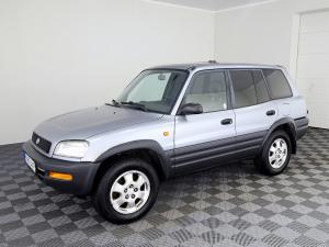 Grey Toyota RAV4 1996 in Tallinn, with an engine capacity of 2.00 L and mileage of 464 thousand km for 1499 €, photo 10 on AUTOMOTO.COM.LV