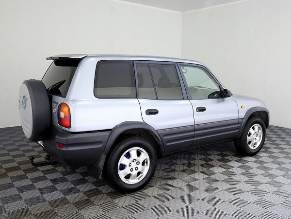 Grey Toyota RAV4 1996 in Tallinn, with an engine capacity of 2.00 L and mileage of 464 thousand km for 1499 €, photo 10 on AUTOMOTO.COM.LV