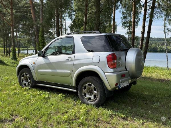 Grey Toyota RAV4 2000 in Kaunas, with an engine capacity of 2.00 L and mileage of 191 thousand km for 2850 €, photo 1 on AUTOMOTO.COM.LV