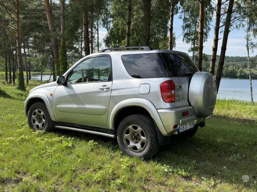 Grey Toyota RAV4 2000 in Kaunas, with an engine capacity of 2.00 L and mileage of 191 thousand km for 2850 €, photo 1 on AUTOMOTO.COM.LV