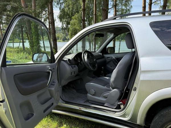 Grey Toyota RAV4 2000 in Kaunas, with an engine capacity of 2.00 L and mileage of 191 thousand km for 2850 €, photo 7 on AUTOMOTO.COM.LV
