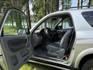 Grey Toyota RAV4 2000 in Kaunas, with an engine capacity of 2.00 L and mileage of 191 thousand km for 2850 €, photo 8 on AUTOMOTO.COM.LV