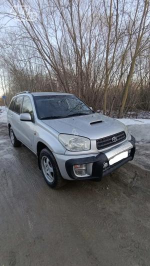 Pelēks Toyota RAV4 2001 Panevēža, ar dzinēja tilpumu 2.00 L un nobraukumu 346 tūkst. km par 1400 €, foto  vietnē AUTOMOTO.COM.LV