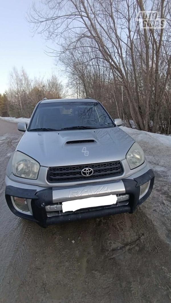 Grey Toyota RAV4 2001 in Panevezys, with an engine capacity of 2.00 L and mileage of 346 thousand km for 1400 €, photo 2 on AUTOMOTO.COM.LV