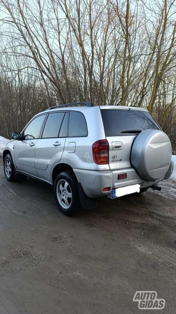 Grey Toyota RAV4 2001 in Panevezys, with an engine capacity of 2.00 L and mileage of 346 thousand km for 1400 €, photo 3 on AUTOMOTO.COM.LV
