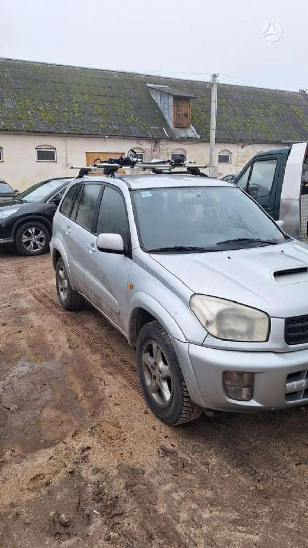 Grey Toyota RAV4 2002 in Vilnius, with an engine capacity of 2.00 L and mileage of 357 thousand km for 1050 €, photo 1 on AUTOMOTO.COM.LV