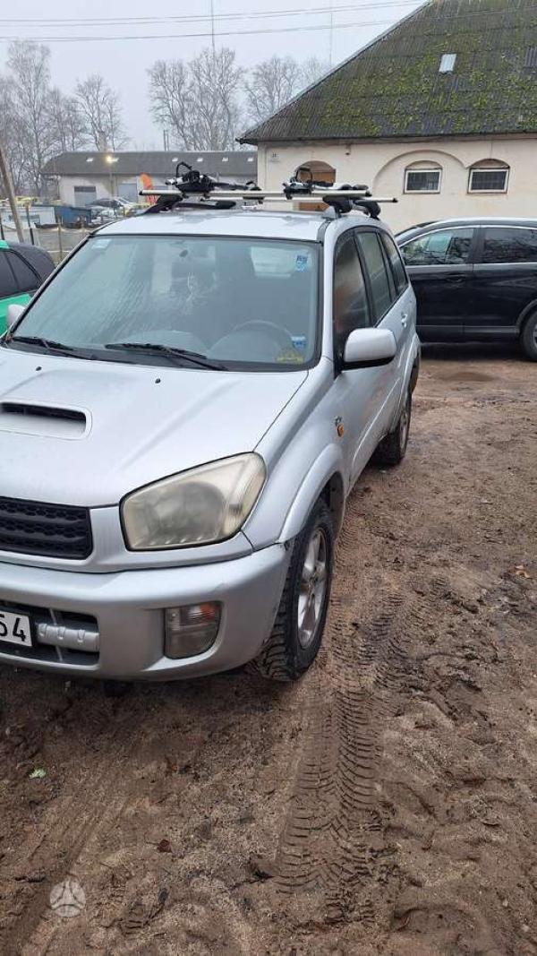 Grey Toyota RAV4 2002 in Vilnius, with an engine capacity of 2.00 L and mileage of 357 thousand km for 1050 €, photo 2 on AUTOMOTO.COM.LV