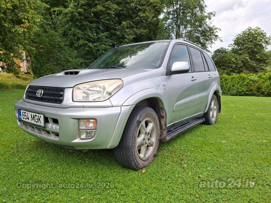 Grey Toyota RAV4 2002 in Viljandi, with an engine capacity of 2.00 L and mileage of 326 thousand km for 2600 €, photo 1 on AUTOMOTO.COM.LV