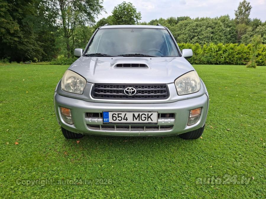Grey Toyota RAV4 2002 in Viljandi, with an engine capacity of 2.00 L and mileage of 326 thousand km for 2600 €, photo 3 on AUTOMOTO.COM.LV