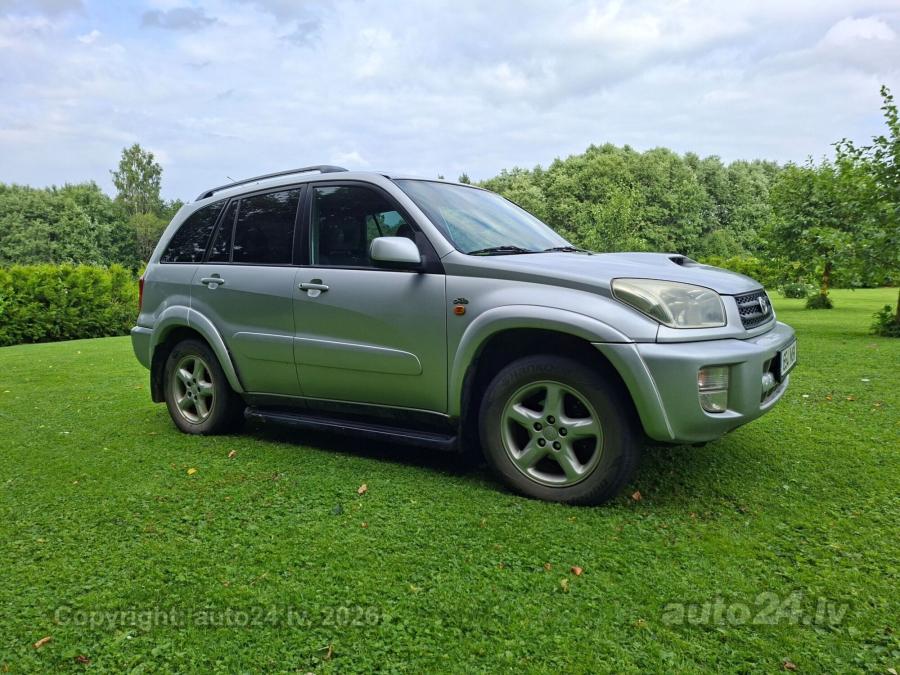Grey Toyota RAV4 2002 in Viljandi, with an engine capacity of 2.00 L and mileage of 326 thousand km for 2600 €, photo 4 on AUTOMOTO.COM.LV
