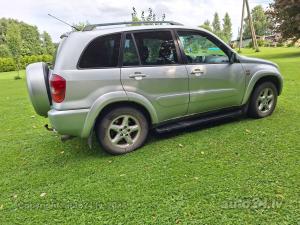 Grey Toyota RAV4 2002 in Viljandi, with an engine capacity of 2.00 L and mileage of 326 thousand km for 2600 €, photo 5 on AUTOMOTO.COM.LV