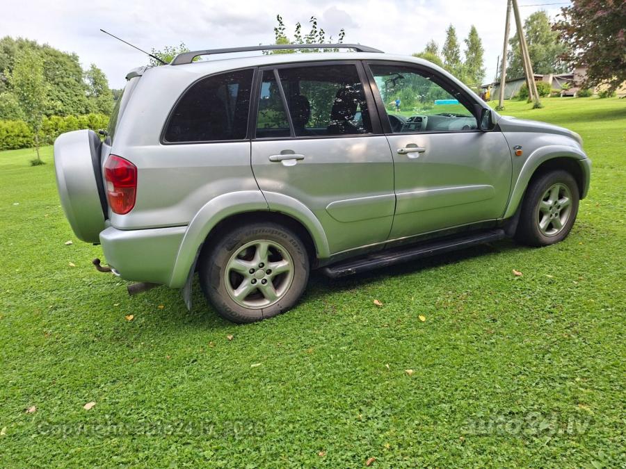 Grey Toyota RAV4 2002 in Viljandi, with an engine capacity of 2.00 L and mileage of 326 thousand km for 2600 €, photo 5 on AUTOMOTO.COM.LV