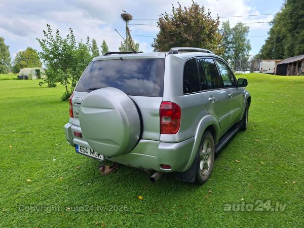 Grey Toyota RAV4 2002 in Viljandi, with an engine capacity of 2.00 L and mileage of 326 thousand km for 2600 €, photo 5 on AUTOMOTO.COM.LV