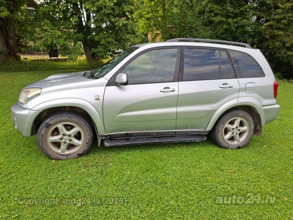 Grey Toyota RAV4 2002 in Viljandi, with an engine capacity of 2.00 L and mileage of 326 thousand km for 2600 €, photo 8 on AUTOMOTO.COM.LV