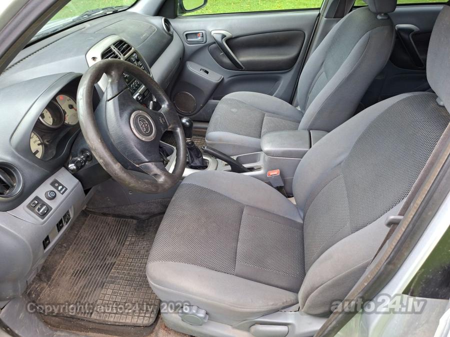 Grey Toyota RAV4 2002 in Viljandi, with an engine capacity of 2.00 L and mileage of 326 thousand km for 2600 €, photo 10 on AUTOMOTO.COM.LV