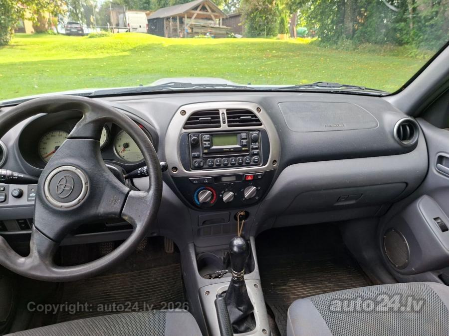 Grey Toyota RAV4 2002 in Viljandi, with an engine capacity of 2.00 L and mileage of 326 thousand km for 2600 €, photo 11 on AUTOMOTO.COM.LV