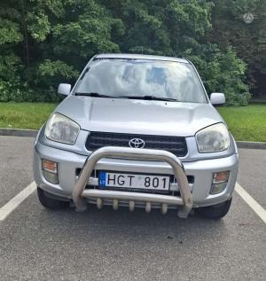 Pelēks Toyota RAV4 2002 Kauņa, ar dzinēja tilpumu 2.00 L un nobraukumu 200 tūkst. km par 2500 €, foto 3 vietnē AUTOMOTO.COM.LV