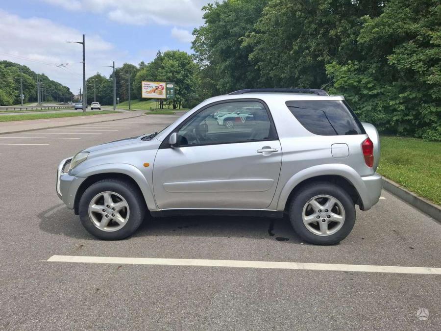 Pelēks Toyota RAV4 2002 Kauņa, ar dzinēja tilpumu 2.00 L un nobraukumu 200 tūkst. km par 2500 €, foto 6 vietnē AUTOMOTO.COM.LV