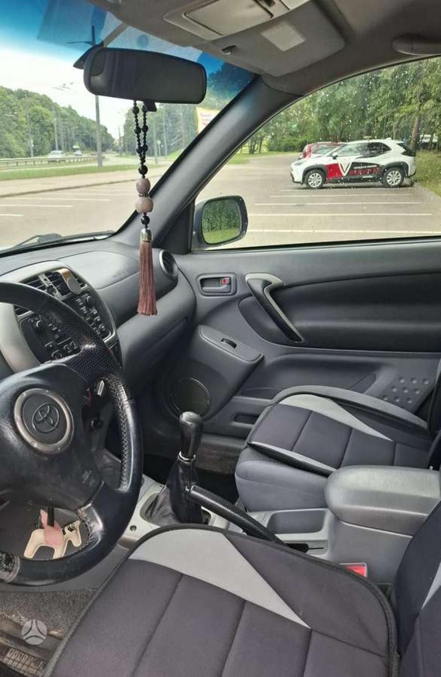 Pelēks Toyota RAV4 2002 Kauņa, ar dzinēja tilpumu 2.00 L un nobraukumu 200 tūkst. km par 2500 €, foto 12 vietnē AUTOMOTO.COM.LV