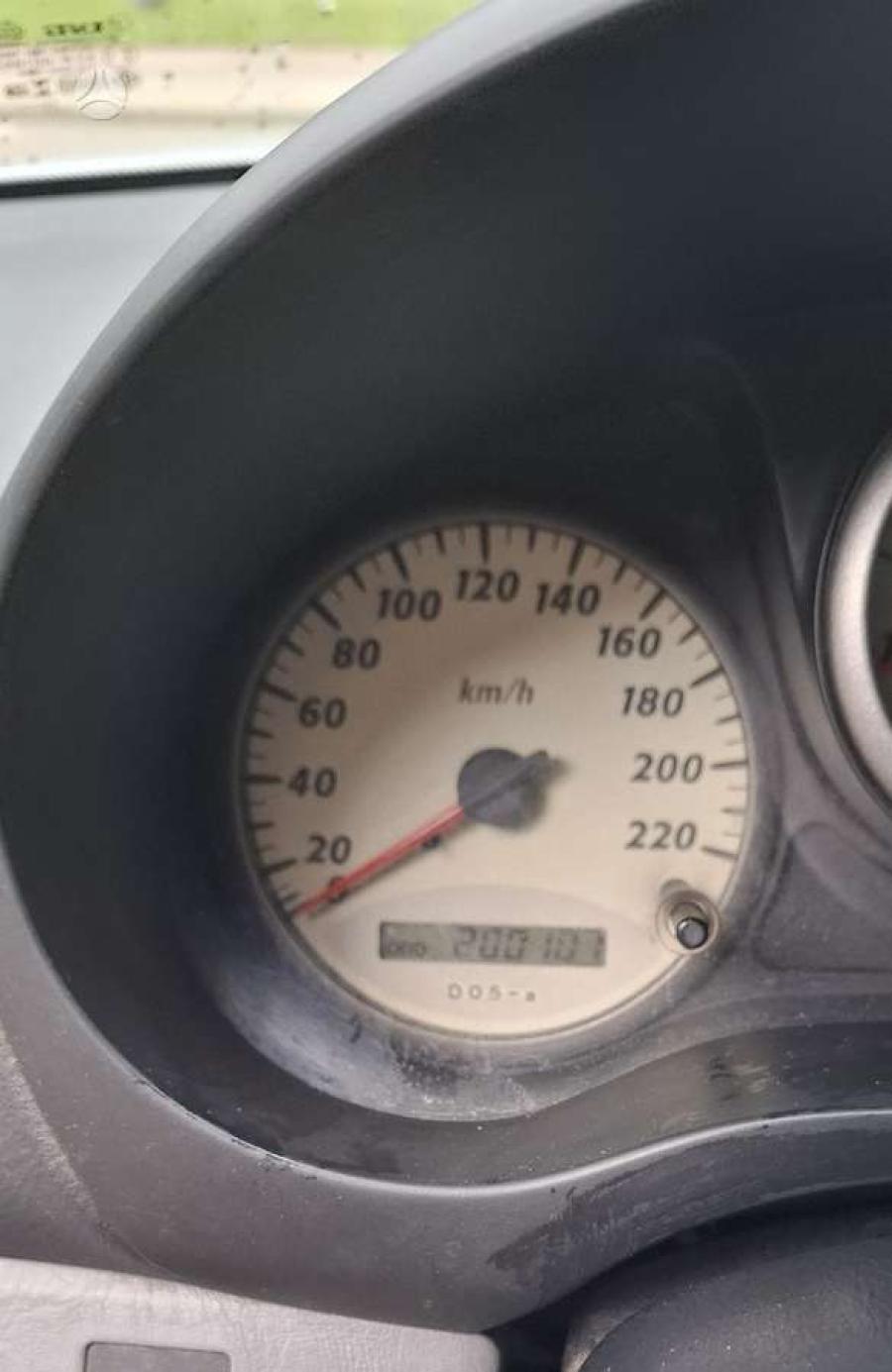Pelēks Toyota RAV4 2002 Kauņa, ar dzinēja tilpumu 2.00 L un nobraukumu 200 tūkst. km par 2500 €, foto 15 vietnē AUTOMOTO.COM.LV