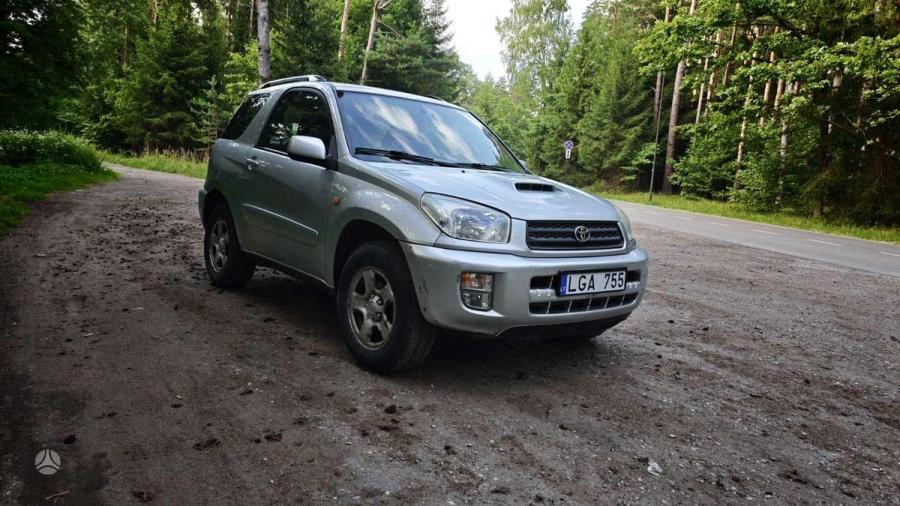 Pelēks Toyota RAV4 2002 Kauņa, ar dzinēja tilpumu 2.00 L un nobraukumu 239 tūkst. km par 1700 €, foto 1 vietnē AUTOMOTO.COM.LV
