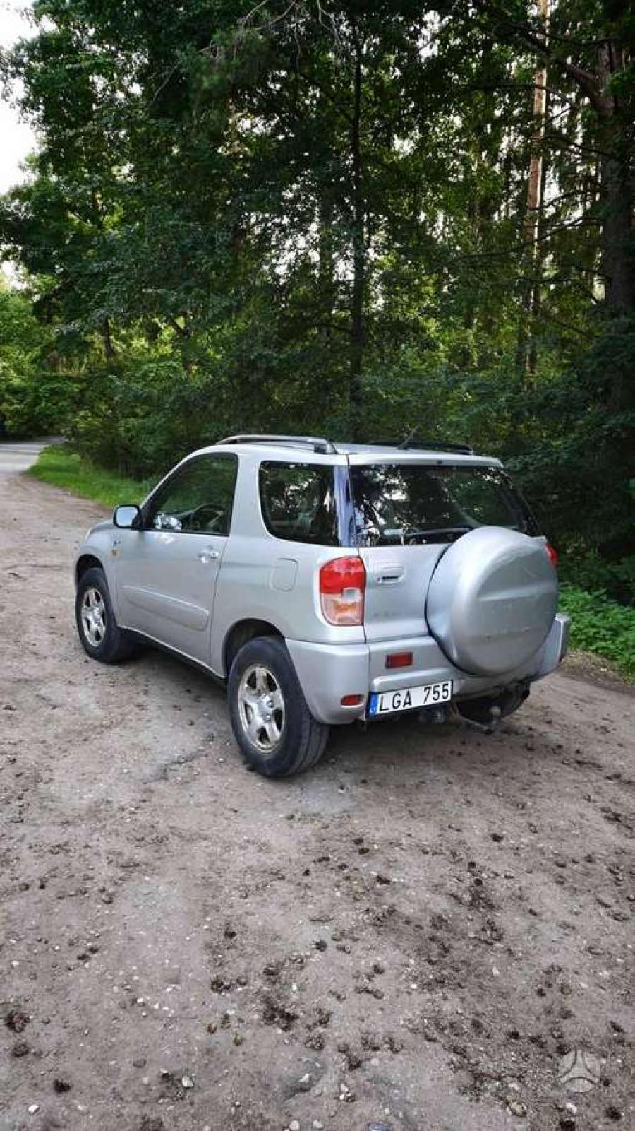 Pelēks Toyota RAV4 2002 Kauņa, ar dzinēja tilpumu 2.00 L un nobraukumu 239 tūkst. km par 1700 €, foto 4 vietnē AUTOMOTO.COM.LV