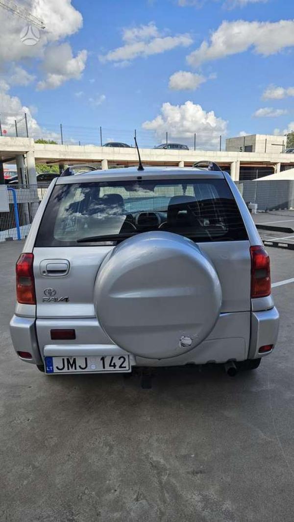 Grey Toyota RAV4 2002 in Vilnius, with an engine capacity of 2.00 L and mileage of 348 thousand km for 2250 €, photo 4 on AUTOMOTO.COM.LV