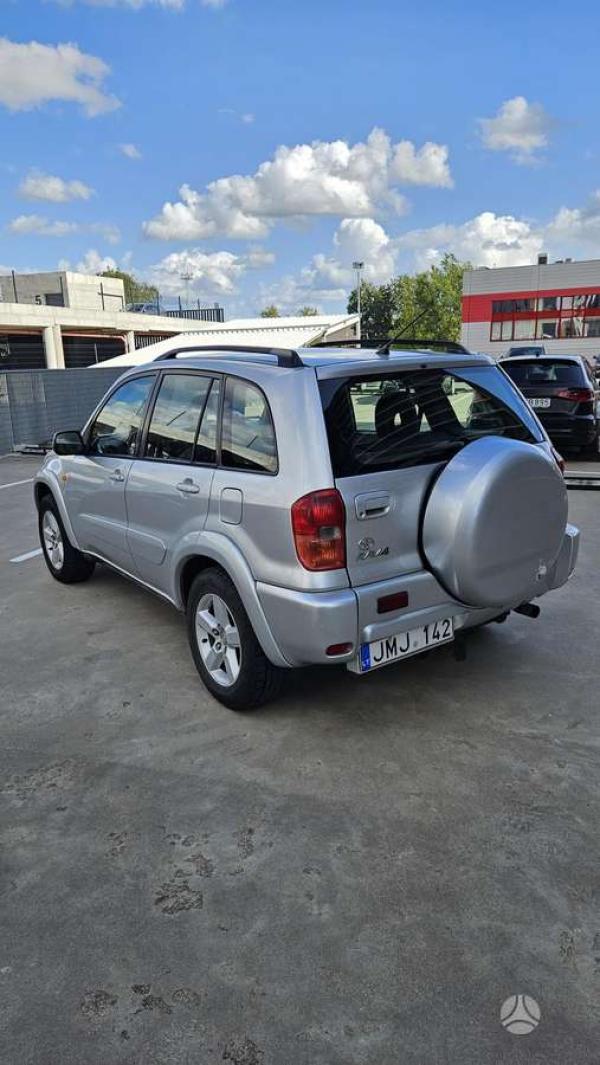 Grey Toyota RAV4 2002 in Vilnius, with an engine capacity of 2.00 L and mileage of 348 thousand km for 2250 €, photo 5 on AUTOMOTO.COM.LV