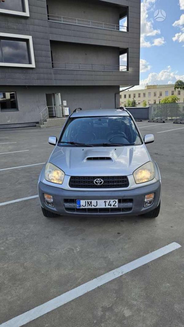 Grey Toyota RAV4 2002 in Vilnius, with an engine capacity of 2.00 L and mileage of 348 thousand km for 2250 €, photo 8 on AUTOMOTO.COM.LV