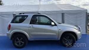 Grey Toyota RAV4 2002 in Liepaja, with an engine capacity of 2.00 L and mileage of 290 thousand km for 4250 €, photo  on AUTOMOTO.COM.LV